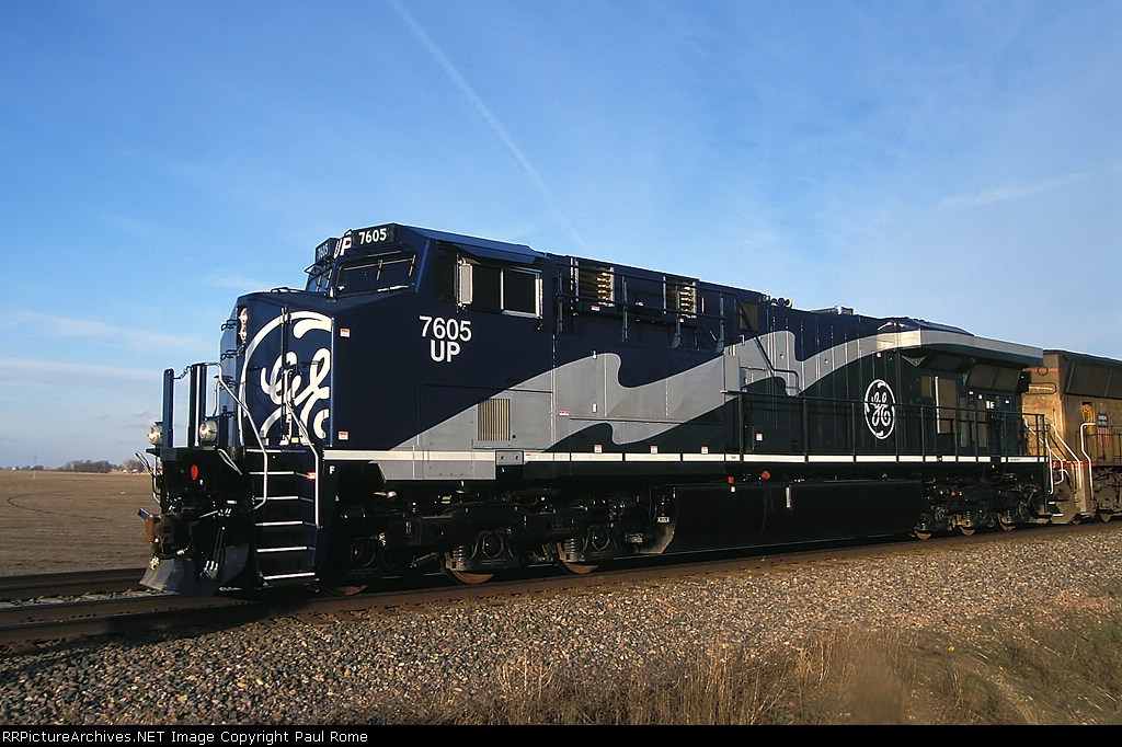 UP 7605 leads the Westbound IG2LB